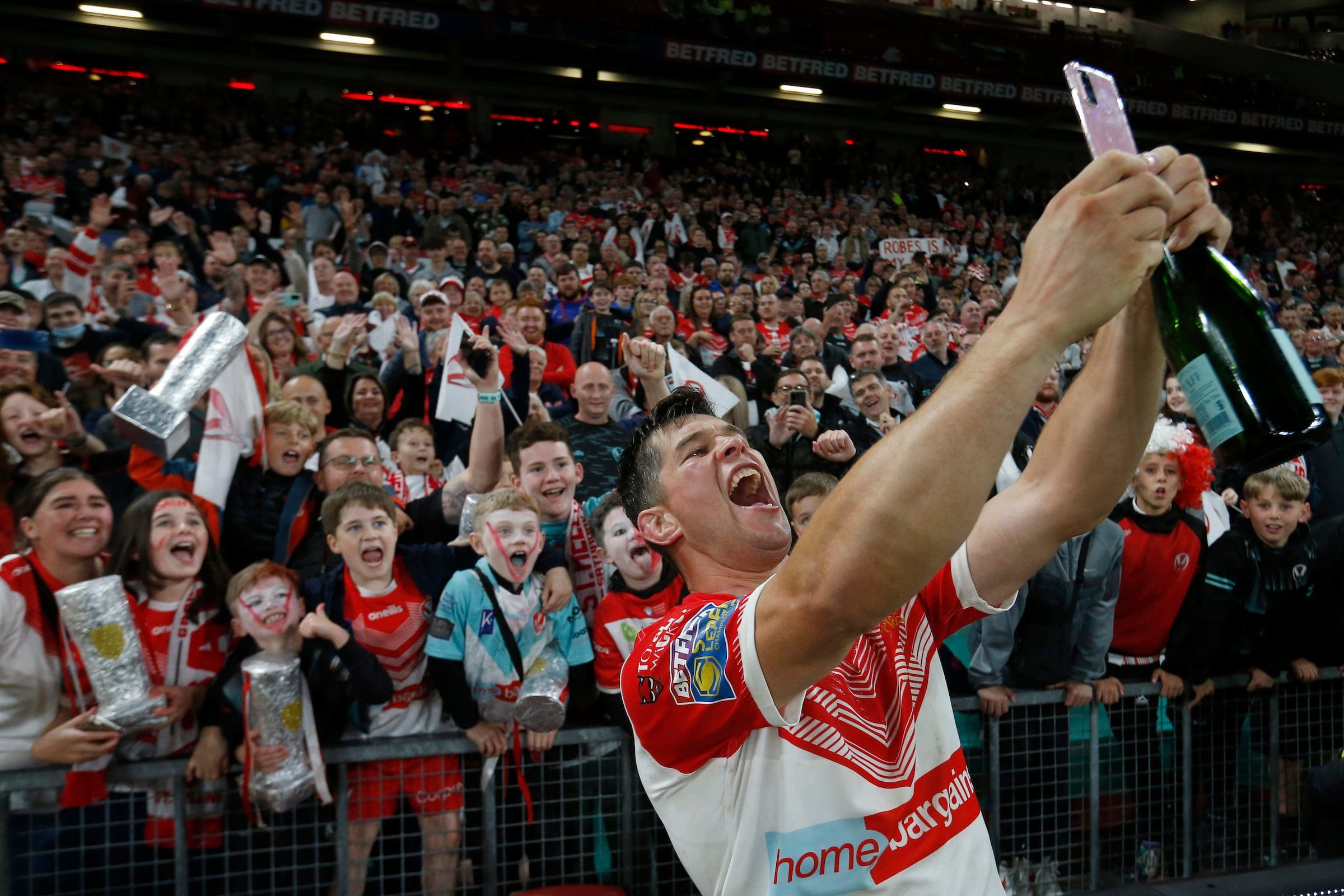 Fan Gallery: Spot yourself at Old Trafford on our historic night! | St ...