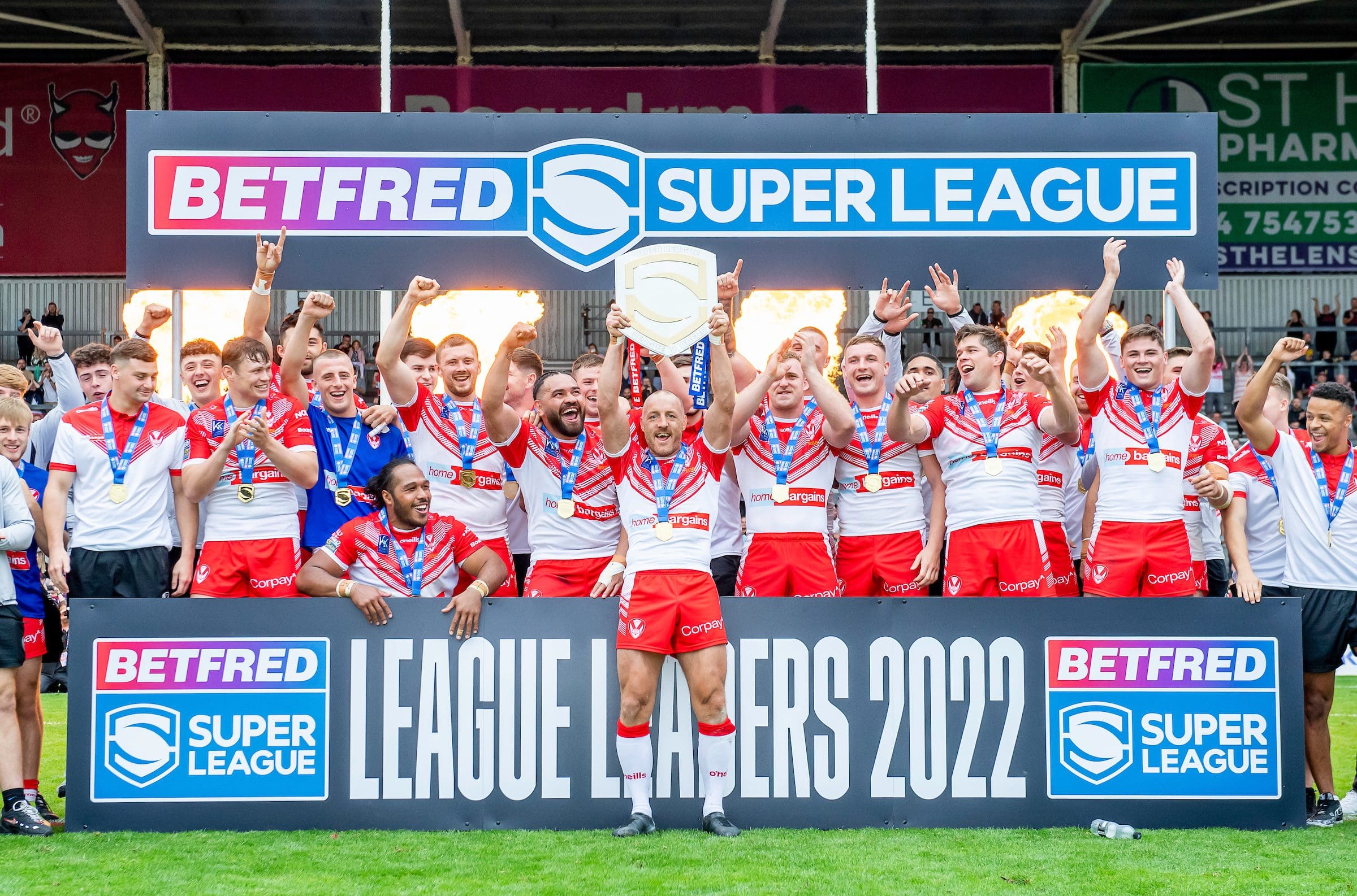 Watch: Saints lift League Leaders' Shield! | St.Helens R.F.C.
