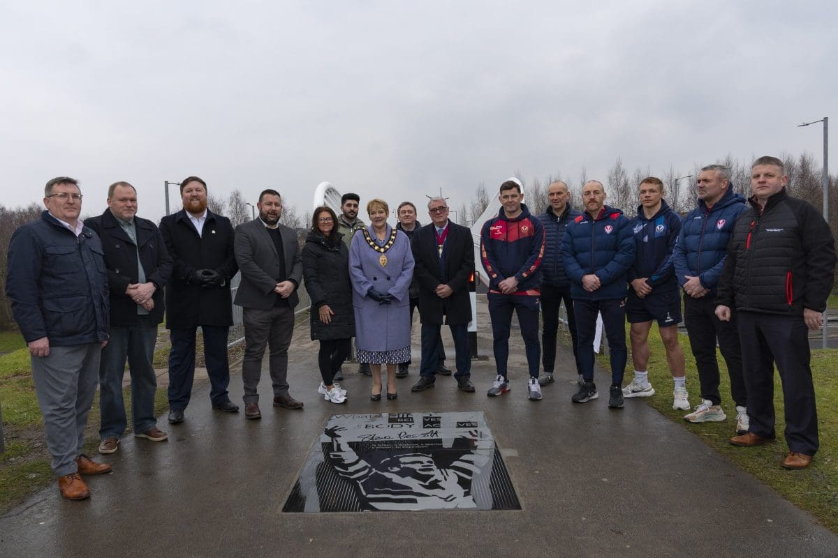 New Steve Prescott Memorial Unveiled | St.Helens R.F.C.